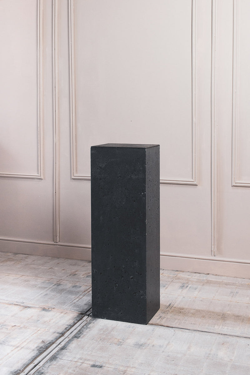 Black Concrete Plinth – plinths.london